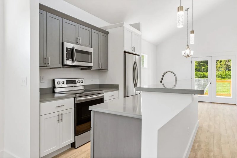 Modern Style House Plan - 3 Beds 2 Baths 1350 Sq/Ft Plan #79-292 ...