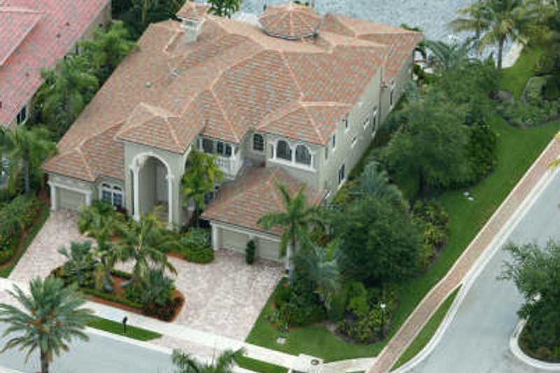 Mediterranean Style House Plan - 4 Beds 5.5 Baths 4628 Sq/Ft Plan #420 ...