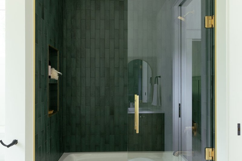 Farmhouse Style House Plan - 5 Beds 3.5 Baths 4125 Sq/Ft Plan #928-393 ...